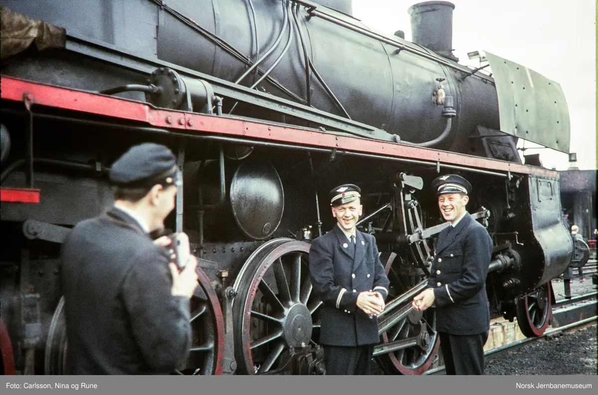 Damplokomotiv type 26c nr. 411 med ekstratog for Svenska ...