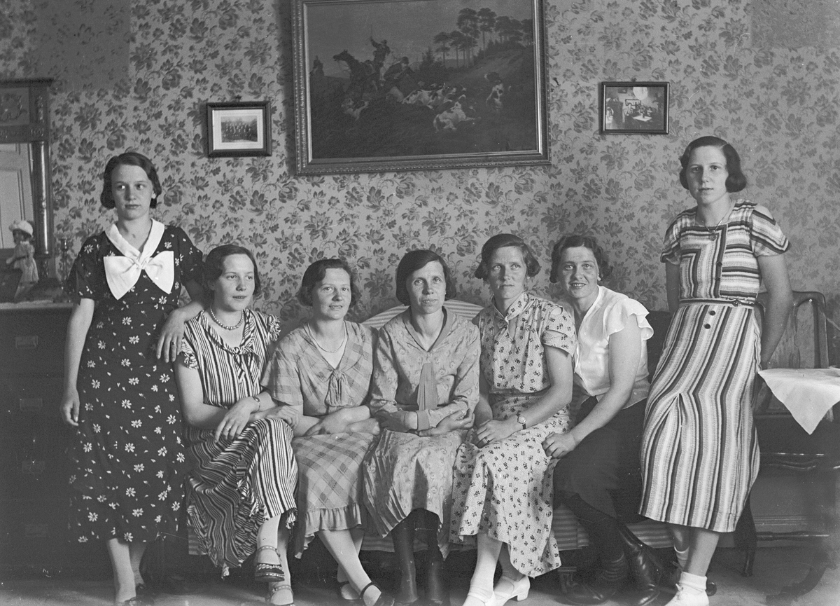 Ingrid Olsson född Hedberg, Nora Johansson född Hedberg, Astrid Hedberg ...