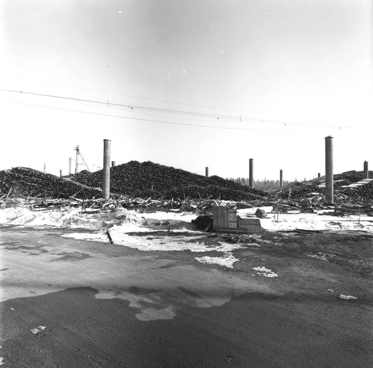 Massaved vid sågen. Korsnäs. Den 14 mars 1964 - Länsmuseet Gävleborg ...