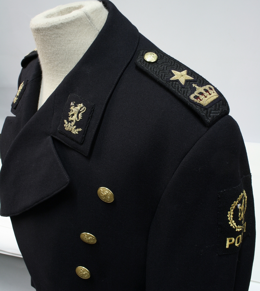 Politiuniform M/1963 - Justismuseet / DigitaltMuseum
