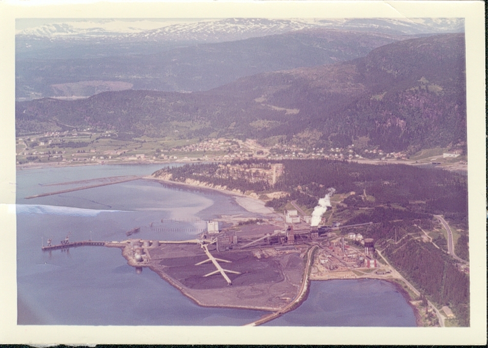 Oversiktsbilde over Mo i Rana. Norsk Koksverk. - Helgeland Museum ...