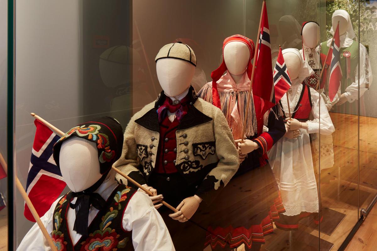 Folkedrakt: Hverdagstøy og festdrakt – Norsk Folkemuseum