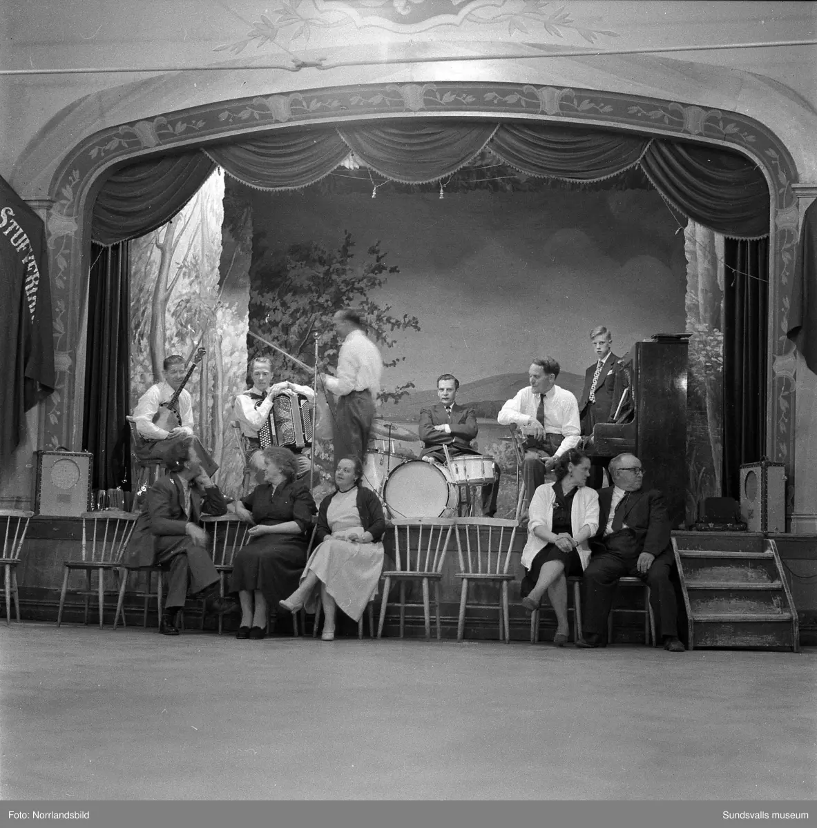 Avskedsfest i gamla Folkets hus i Skönsberg. - Sundsvalls museum ...