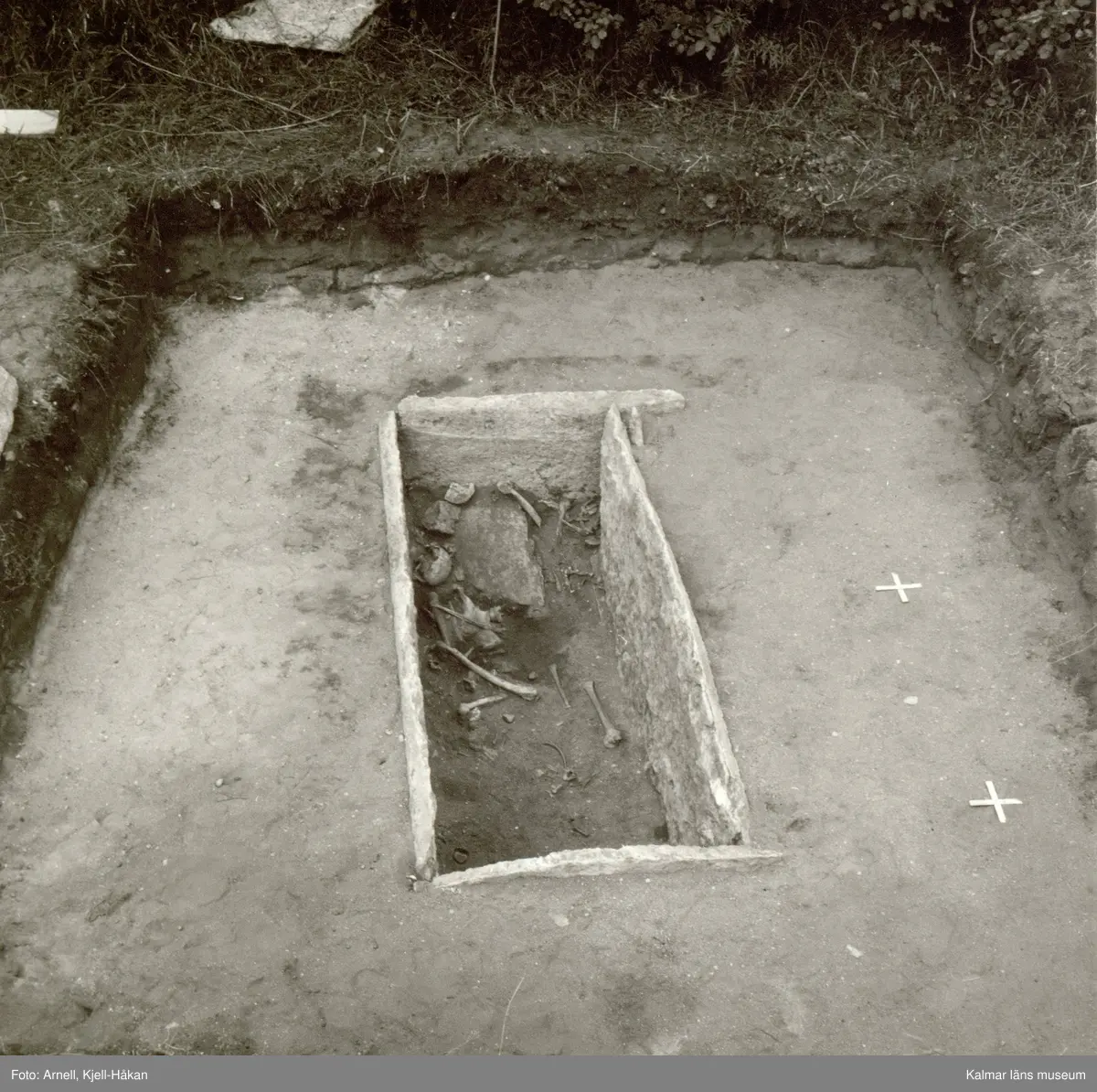 Hällkista, stadium 4. Från norr. - Kalmar läns museum / DigitaltMuseum