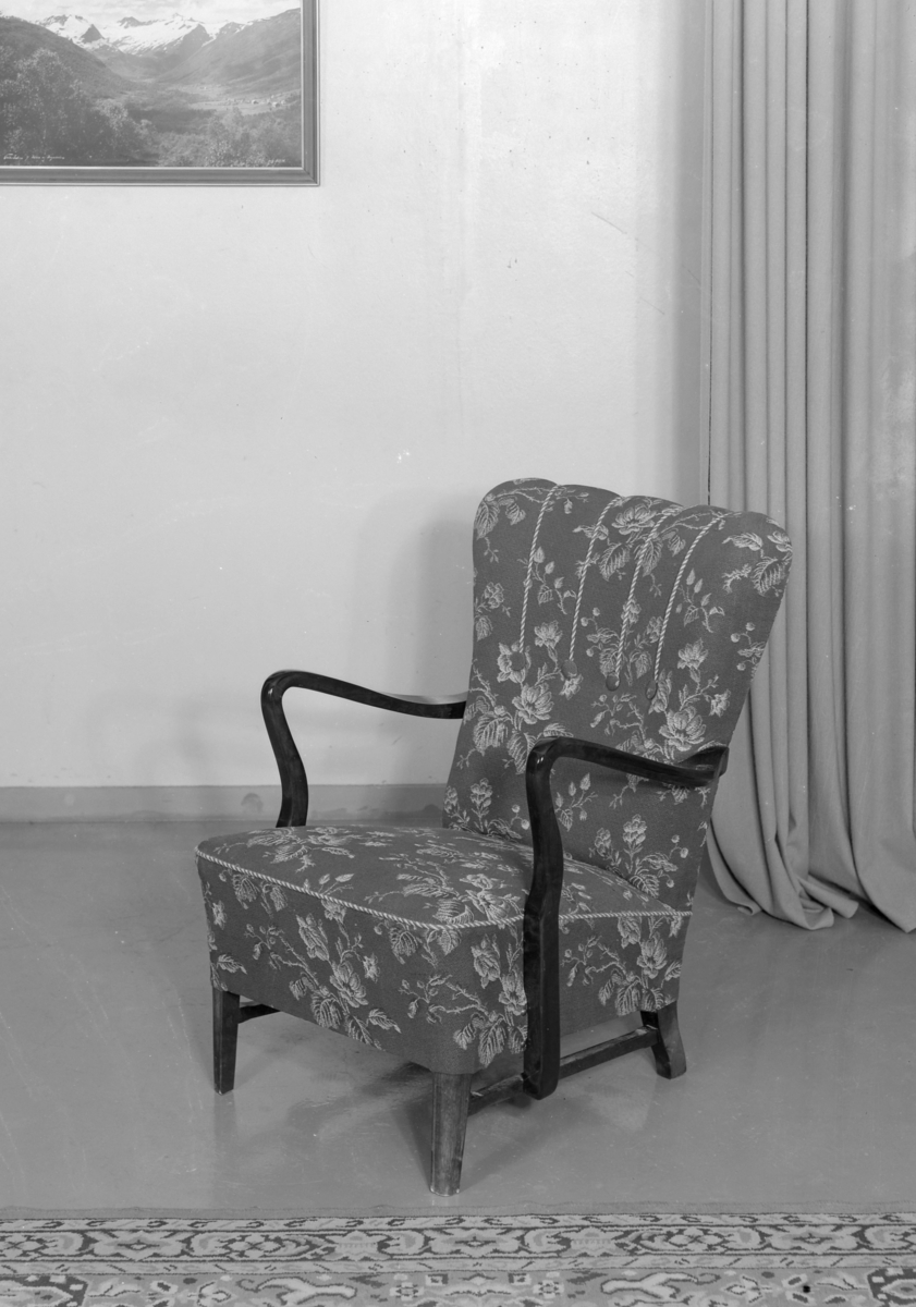 Lenestol. - Møbelmuseet / DigitaltMuseum