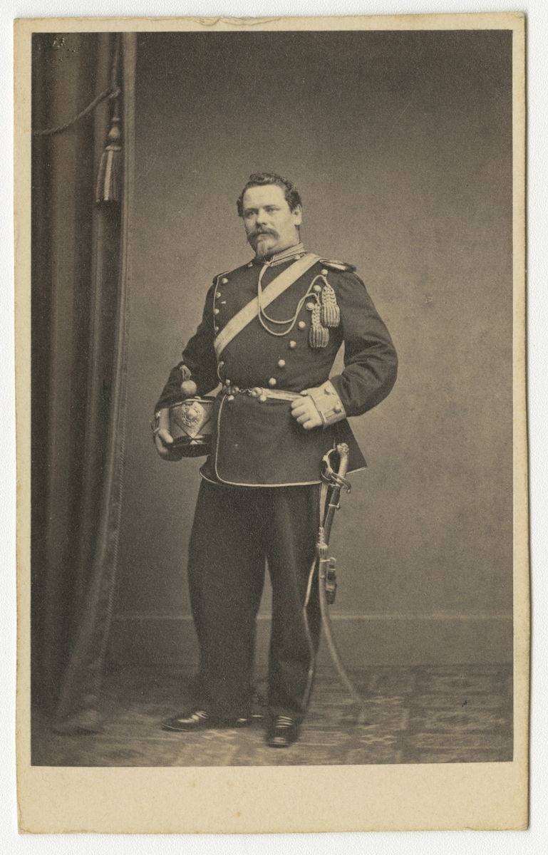 Porträtt av Walter Wilhelm Berg von Linde, officer vid Skånska ...
