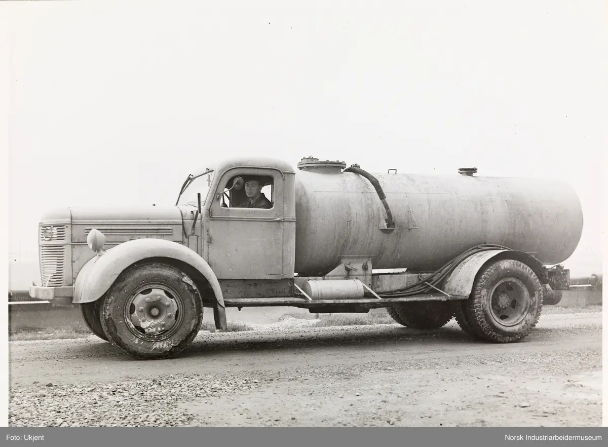 Tankbil for natronlut - Norsk Industriarbeidermuseum / DigitaltMuseum