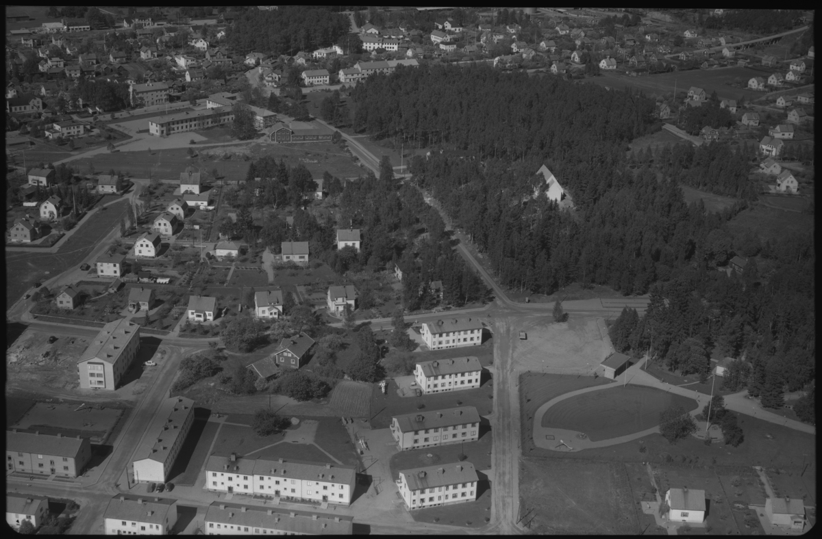 Flygfoto över Hallstahammar. - Västmanlands läns museum / DigitaltMuseum