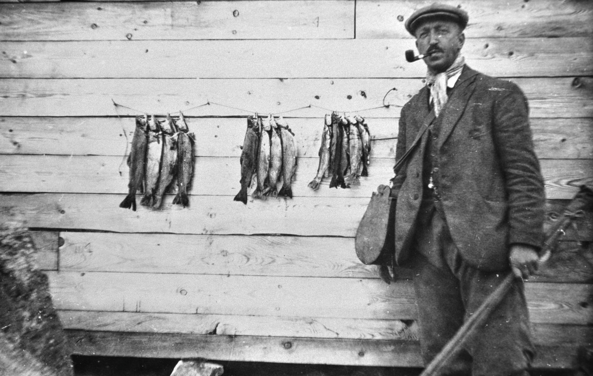 Menz Rynning Nielsen med aurefangst på Reinsnos - Kraftmuseet ...