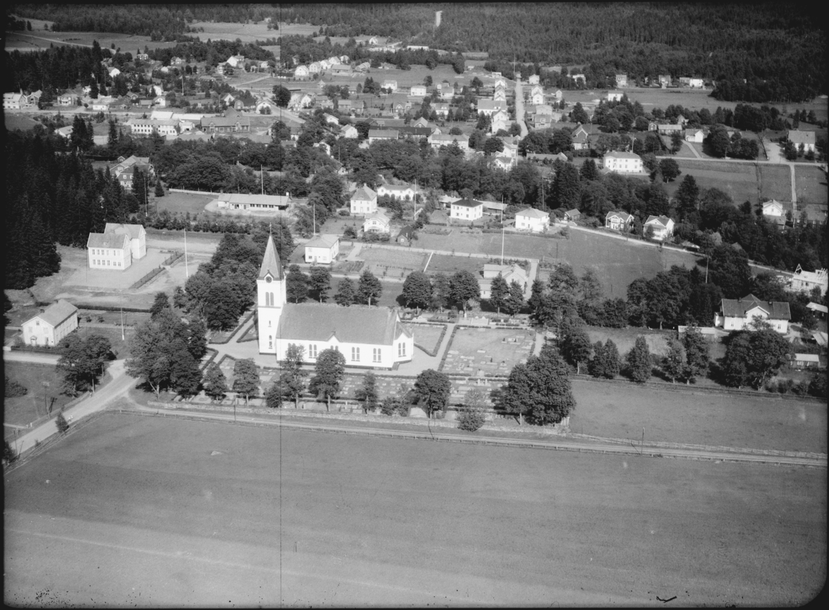 Flygfoto över Vrigstad och Vrigsta kyrka i Sävsjö kommun. Nr K357 ...