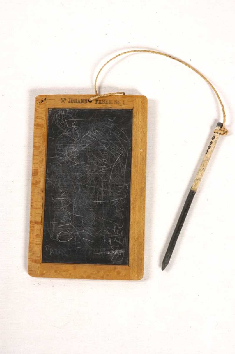 Tavle m/griffel - Helgeland Museum / DigitaltMuseum