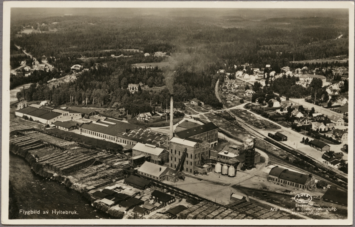 Flygfoto över Hyltebruk. - Järnvägsmuseet / DigitaltMuseum