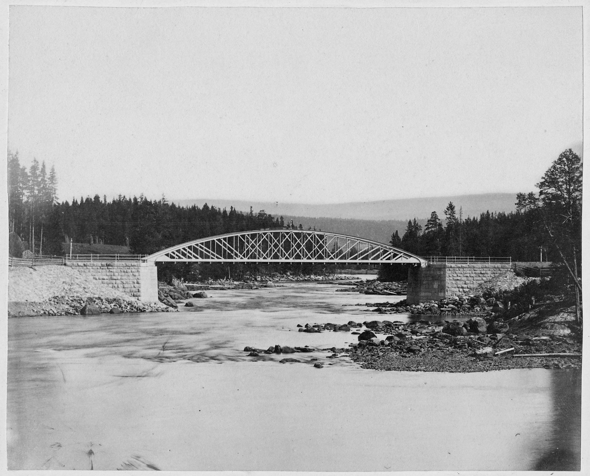 Bro över Ljungan vid Parteboda. - Järnvägsmuseet / DigitaltMuseum
