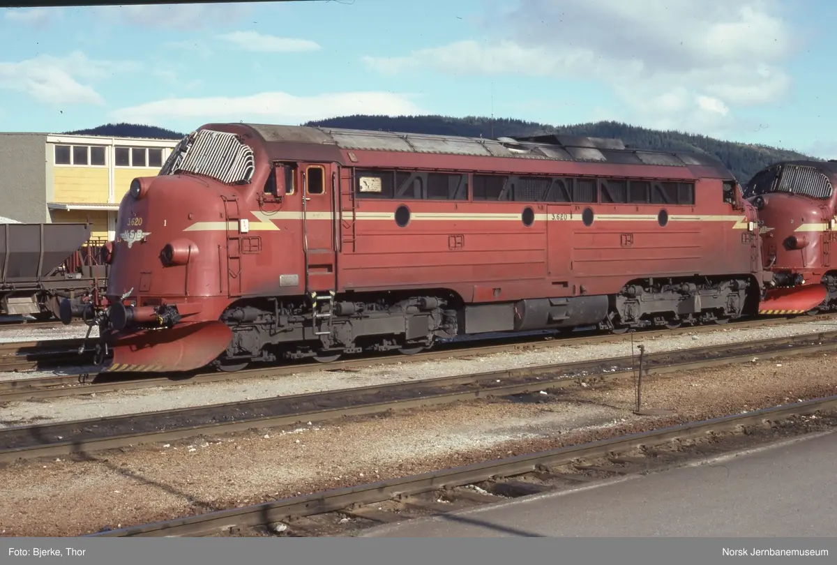 Diesellokomotiv Di 3 620 på Mo i Rana stasjon - Norsk Jernbanemuseum ...