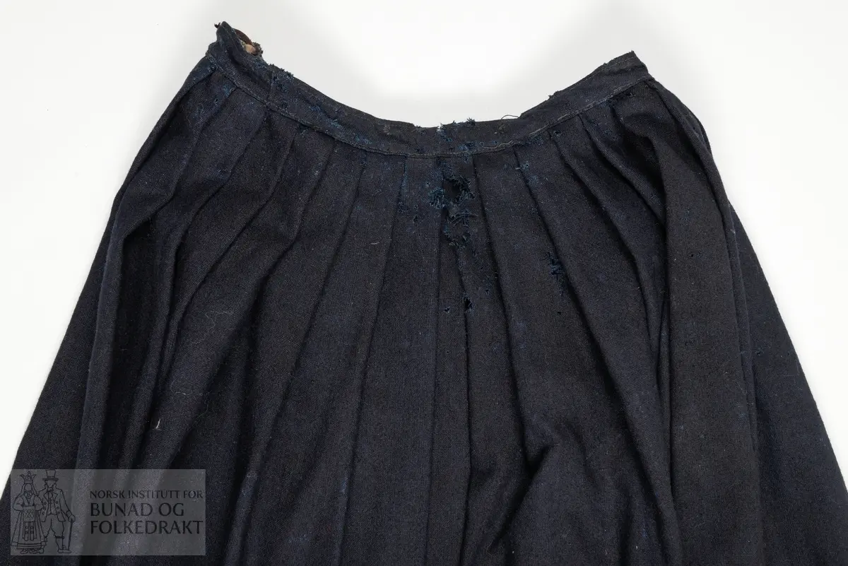 Stakk - Norsk institutt for bunad og folkedrakt / DigitaltMuseum