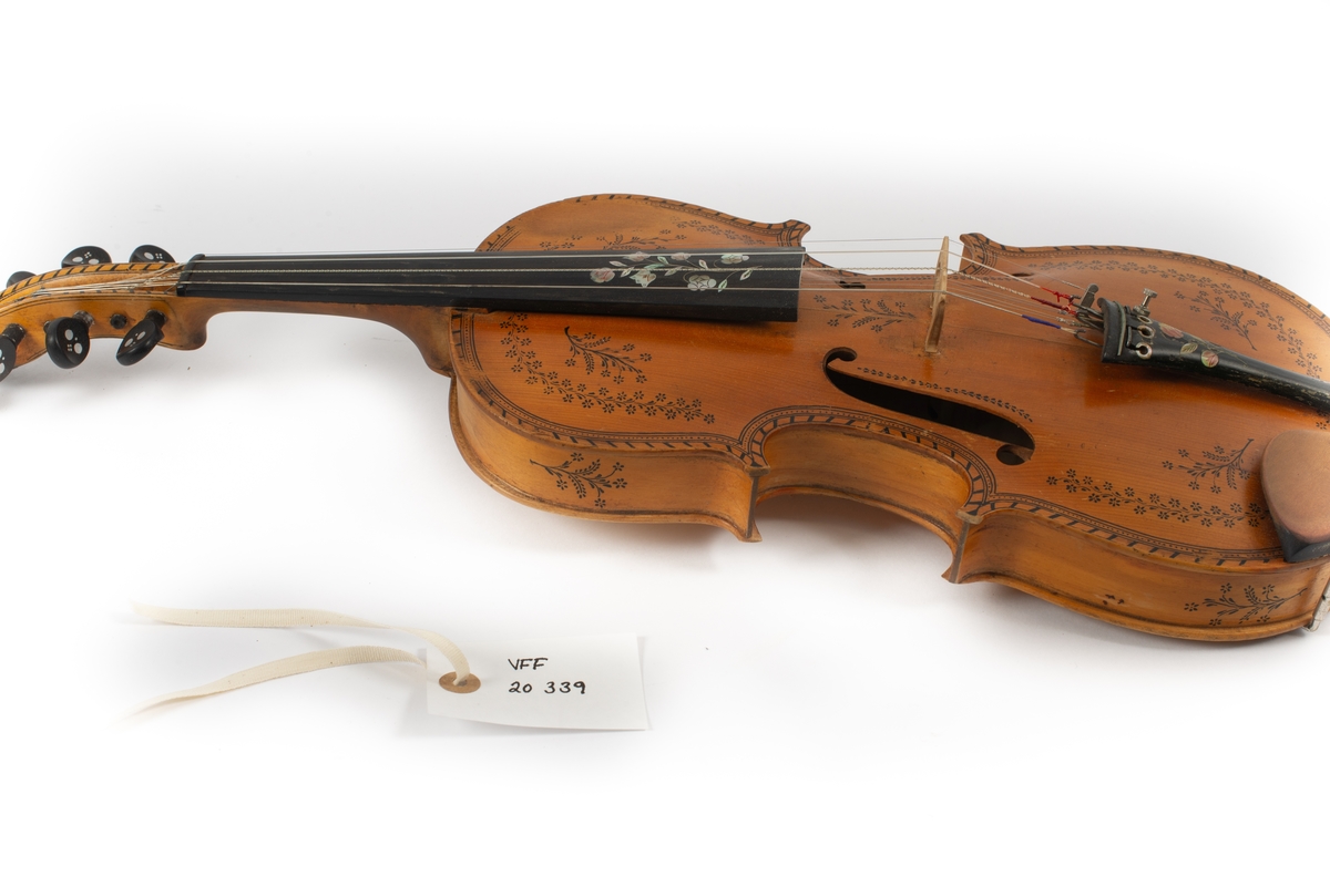 Hardingfele - Valdres Folkemuseum / DigitaltMuseum