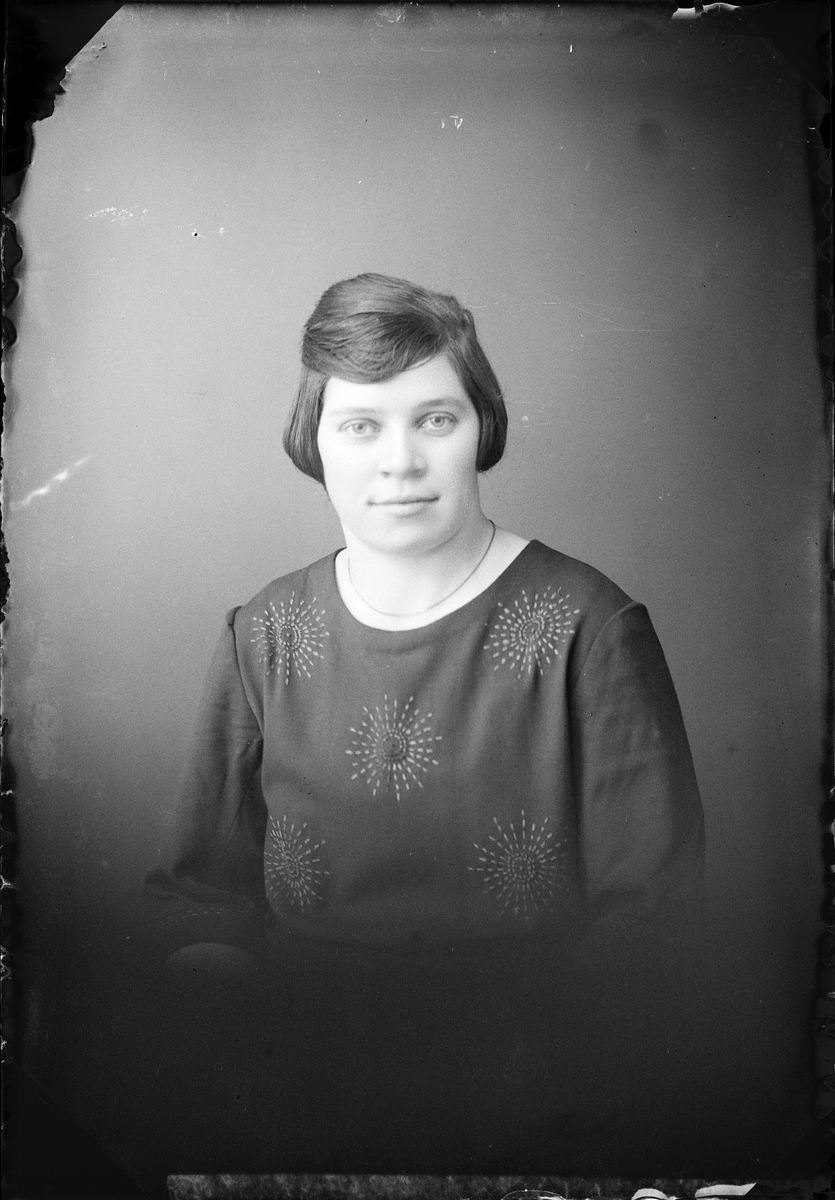 Signe Olsson från Ånö, Hökhuvud socken, Uppland 1924 - Upplandsmuseet ...