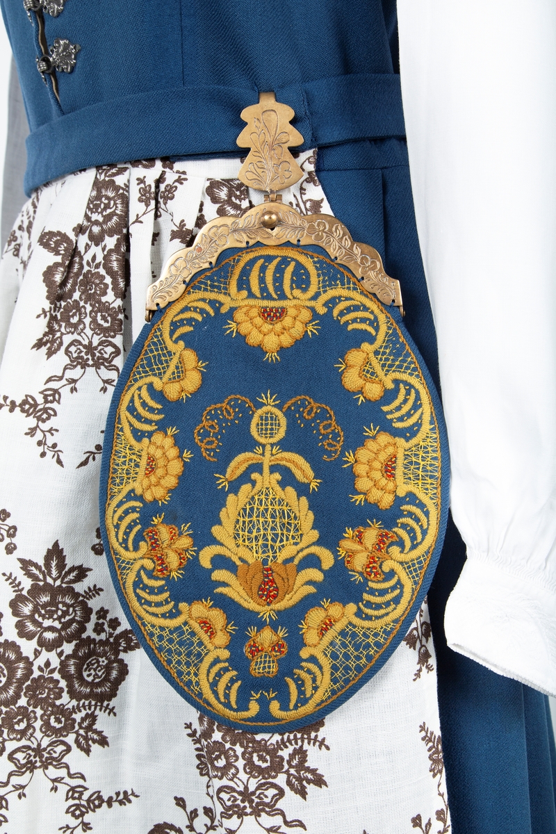 Bunad - Museene i Akershus / DigitaltMuseum