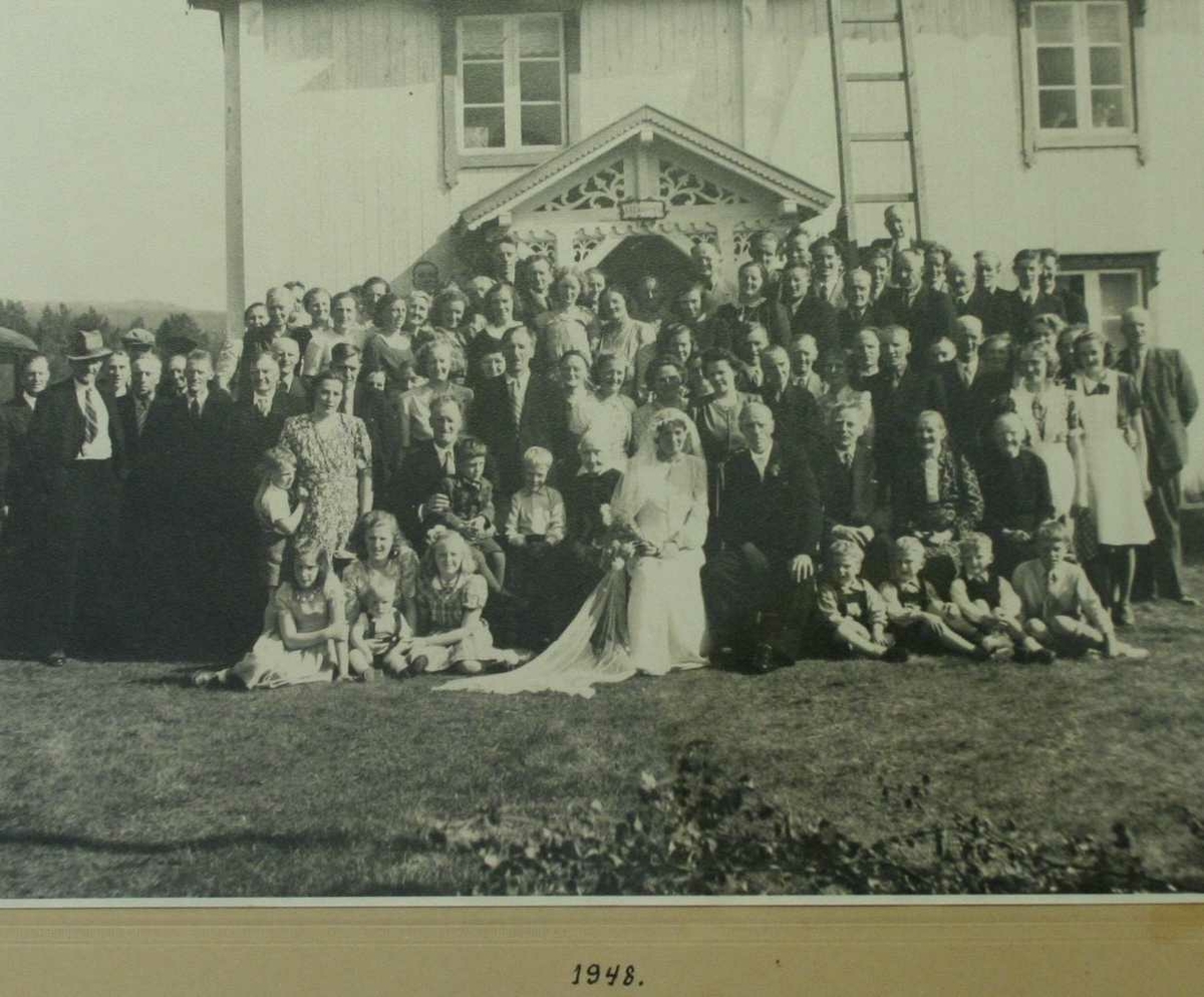 Bryllupsbilde På baksida. Brylupet i Enget Den 10/2 1948. Til familien ...