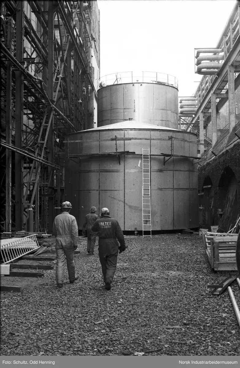 Det jobbes på de nye tankene for salpetersyre. - Norsk ...