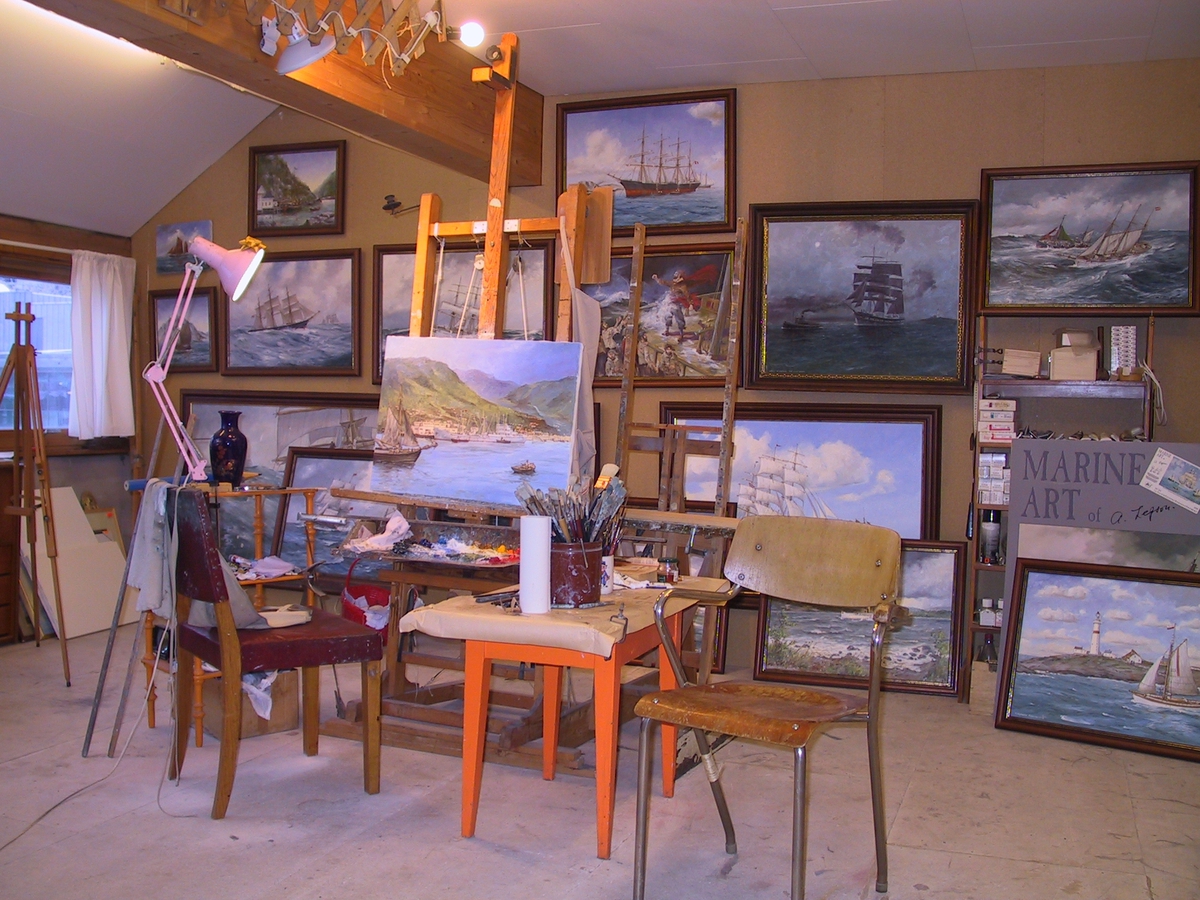 Marinemaler Ant Lepsons atelier i Beislandgården i Arendal sentrum ...