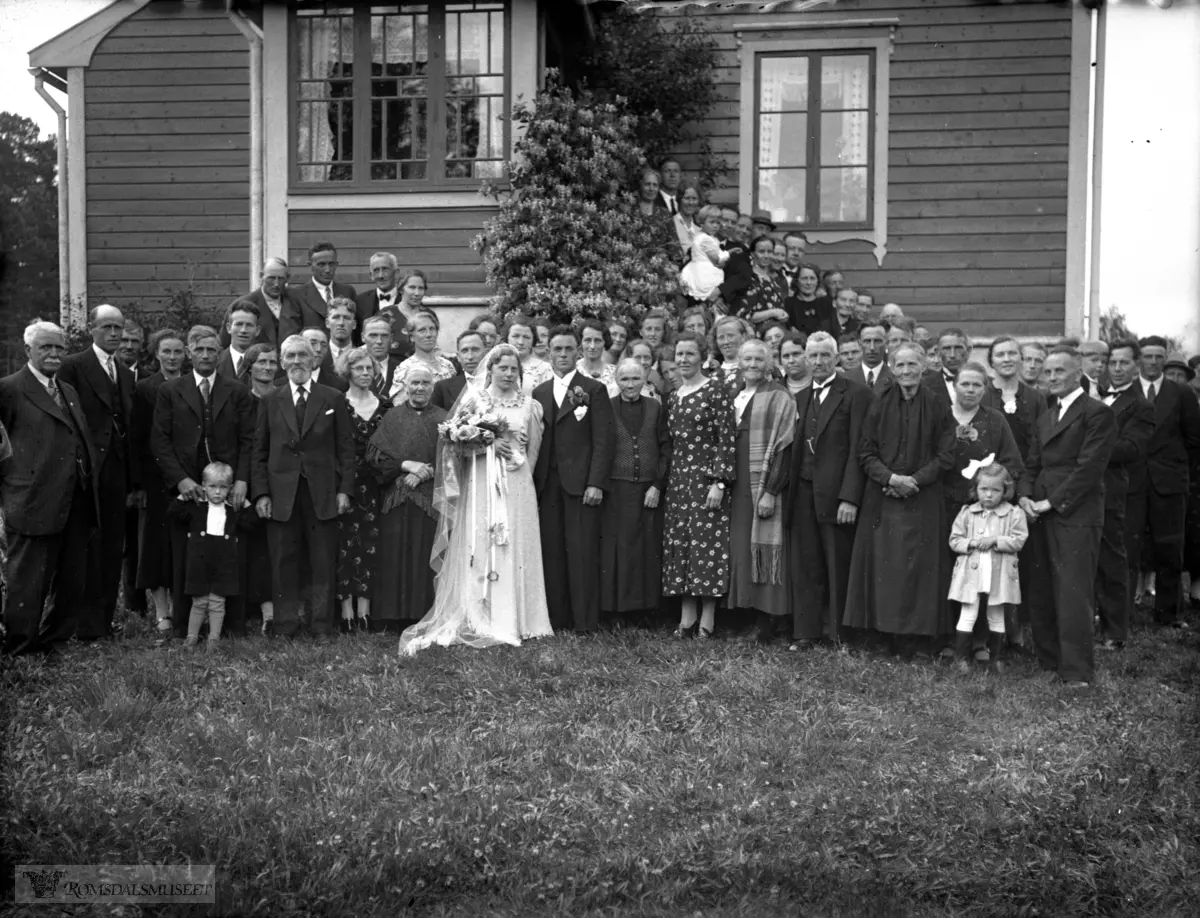 Bryllupet til Oleanna Tollås og Knut Risan - Romsdalsmuseet ...