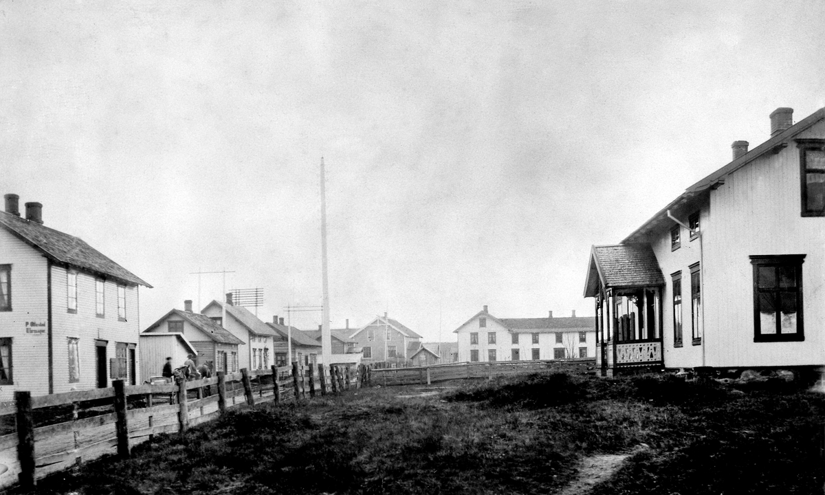 Stange sentrum, Stangebyen, Storgata, før brannen i 1911, fra venstre ...
