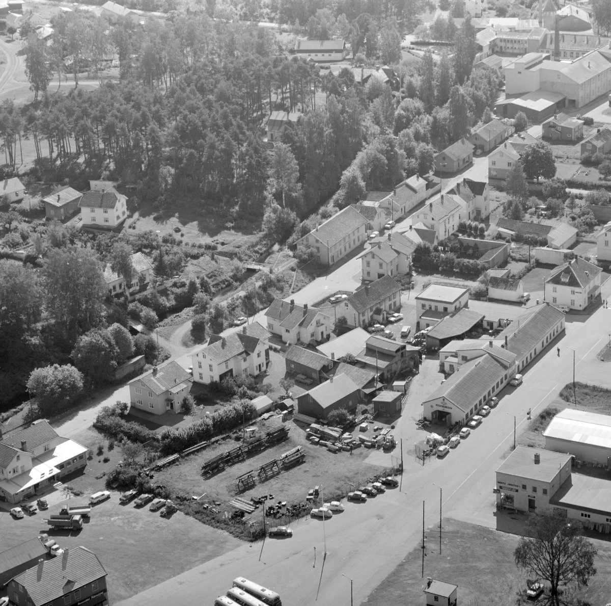 Flyfoto Brumunddal. Bebyggelsen i Gammelgata og Nygata. Hymas ...