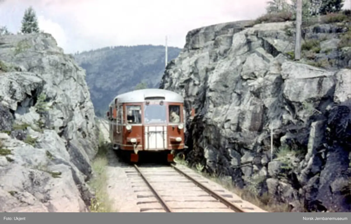 Motorvogn type 87a nr. 87.80, i nærheten av Heimdalsvegen holdeplass ...