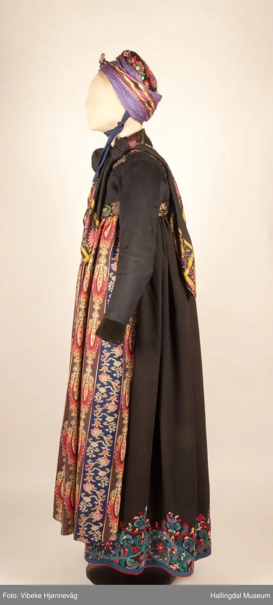 Bunad - Hallingdal Museum / DigitaltMuseum