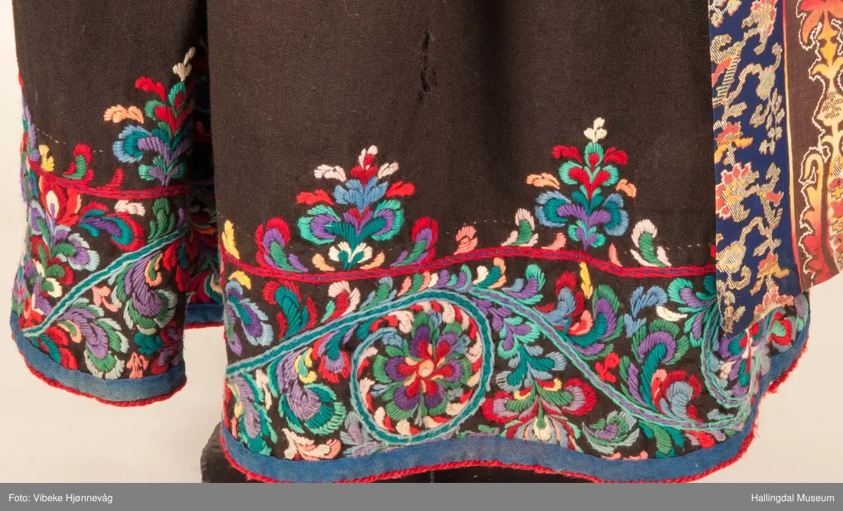 Bunad - Hallingdal Museum / DigitaltMuseum