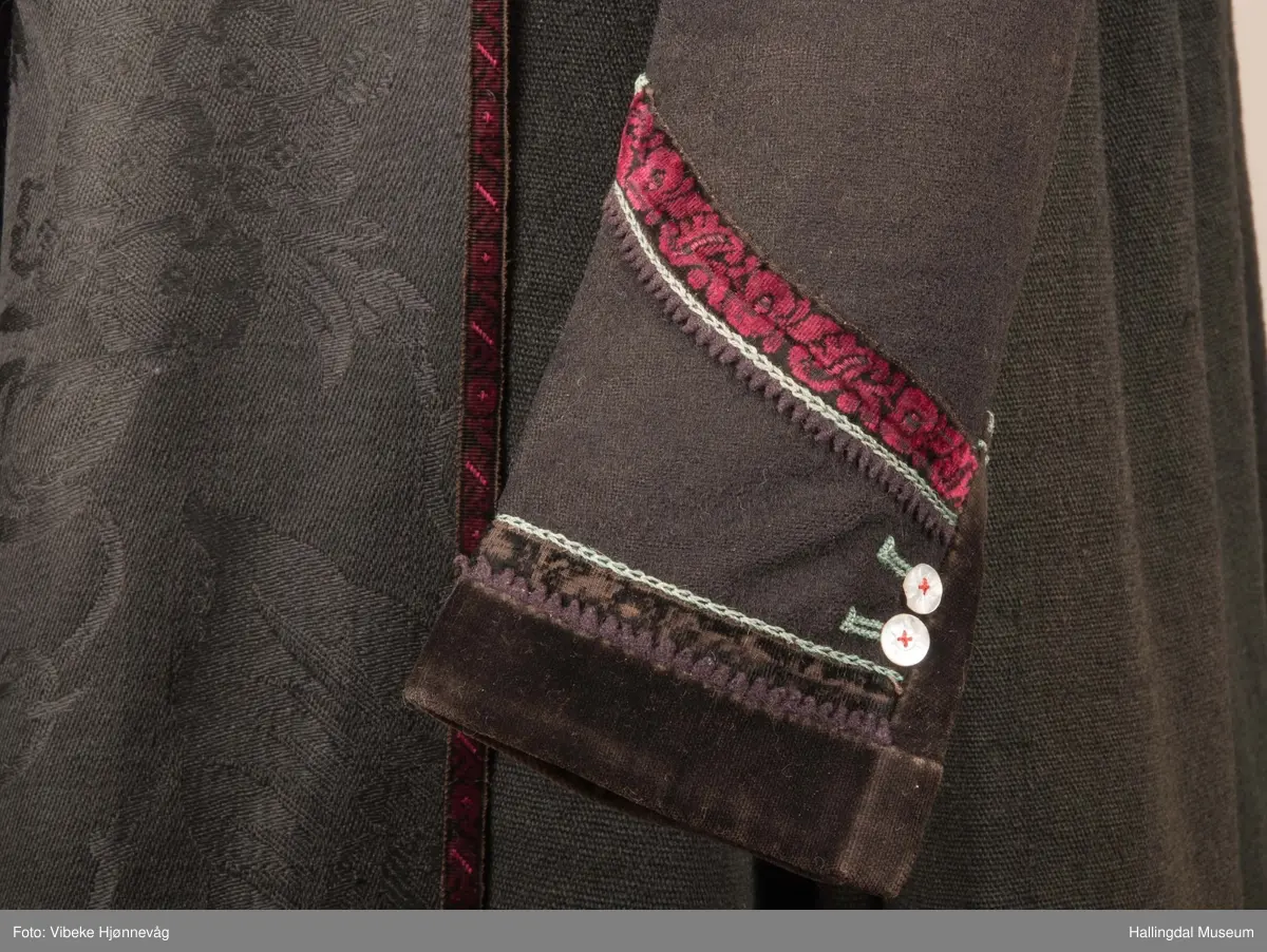 Bunad - Hallingdal Museum / DigitaltMuseum