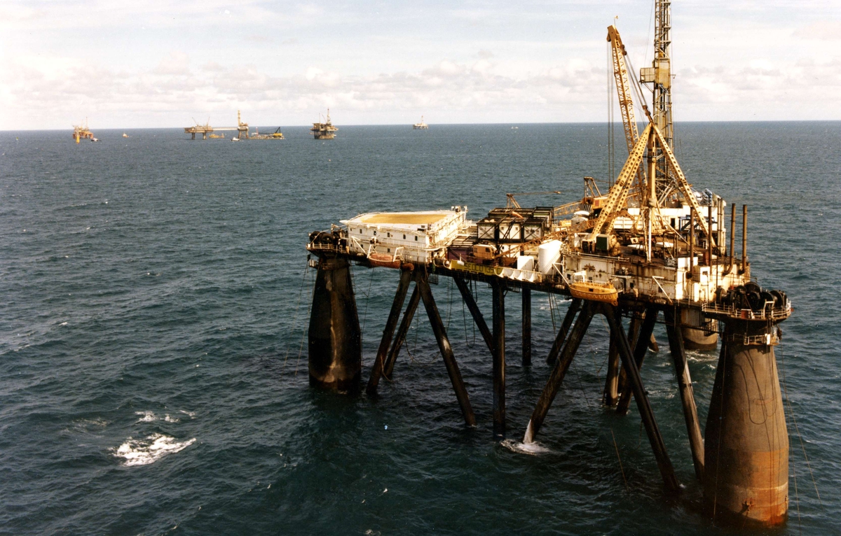 Sedco 135 D i arbeid på Friggfeltet. - Norsk Oljemuseum / DigitaltMuseum