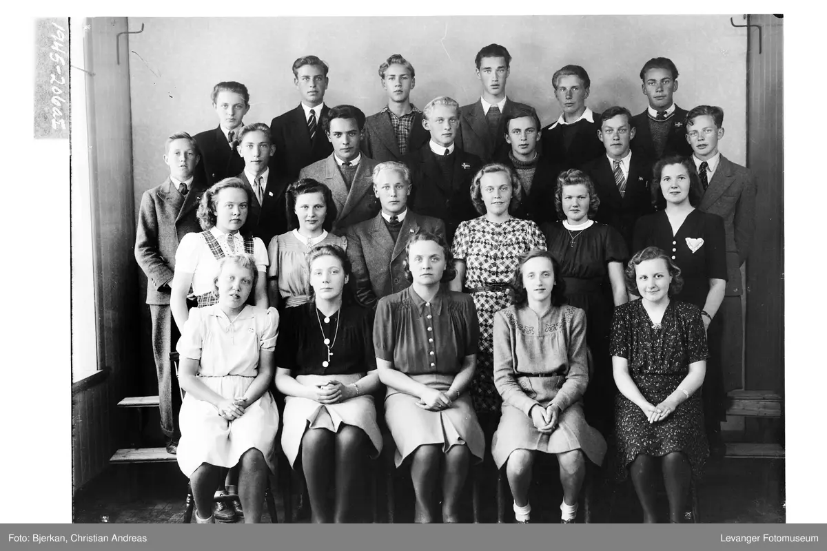 Levanger Realskole, 2. klasse - Levanger Fotomuseum / DigitaltMuseum