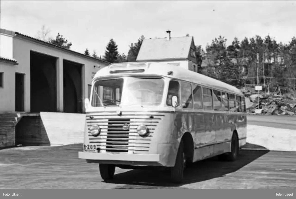 Rutebil buss - Norsk Teknisk Museum / DigitaltMuseum