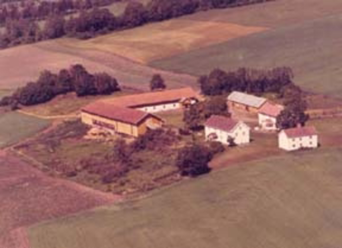 Flyfoto Mæhlum gard, Furnes, Ringsaker. - Anno Domkirkeodden ...
