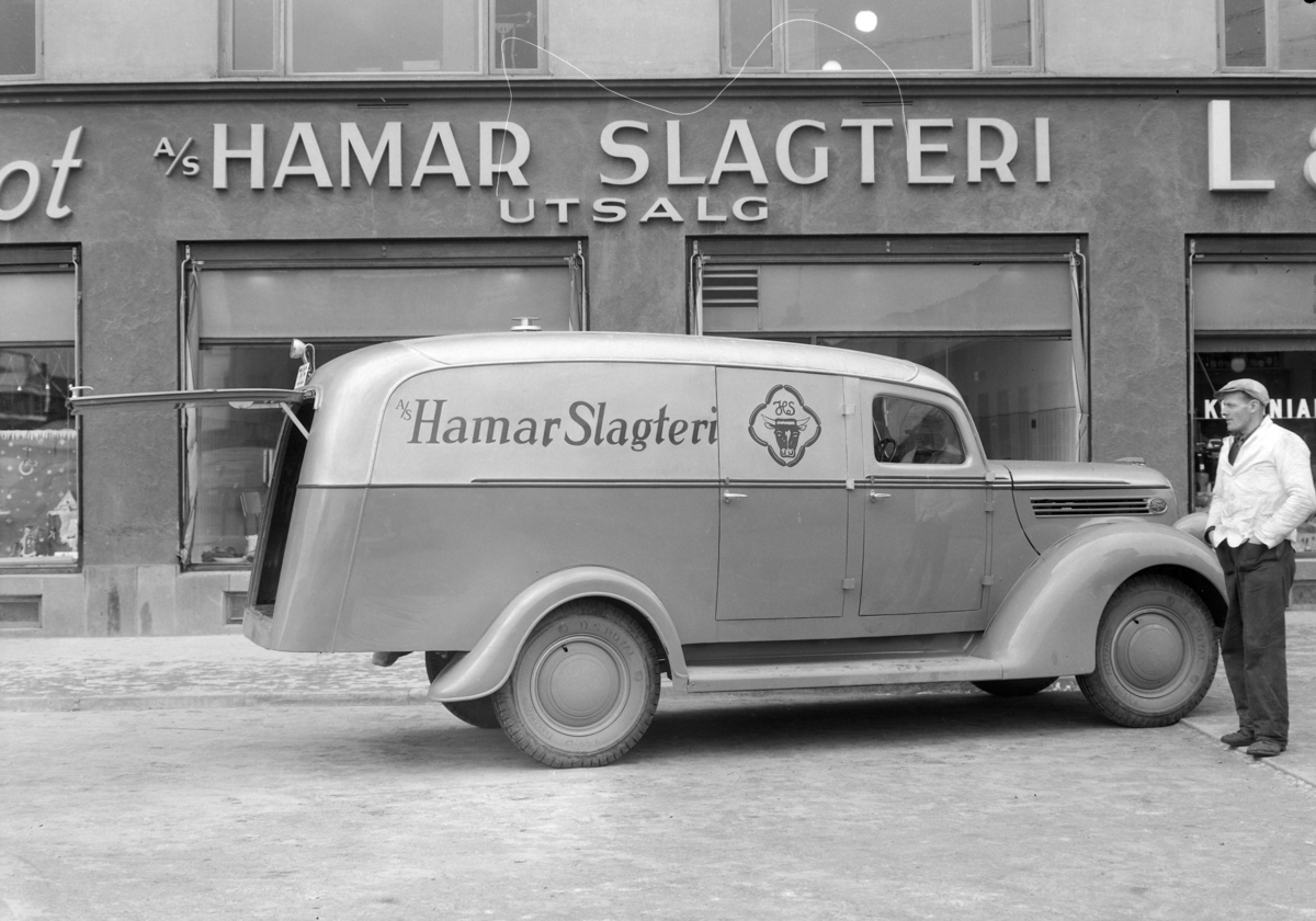Oplandske Auto, Hamar. Varebil. Hamar Slagteri. Ford V8 1938 (evt. -39 ...